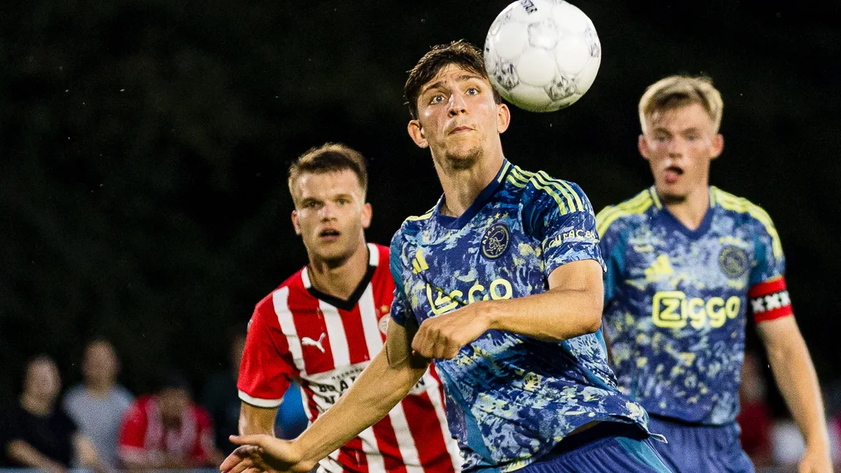 Jong Ajax begint seizoen met spectaculair gelijkspel op bezoek bij Jong PSV