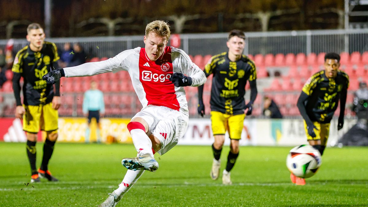 Jong Ajax sluit eerste seizoenshelft af met zege op Roda JC
