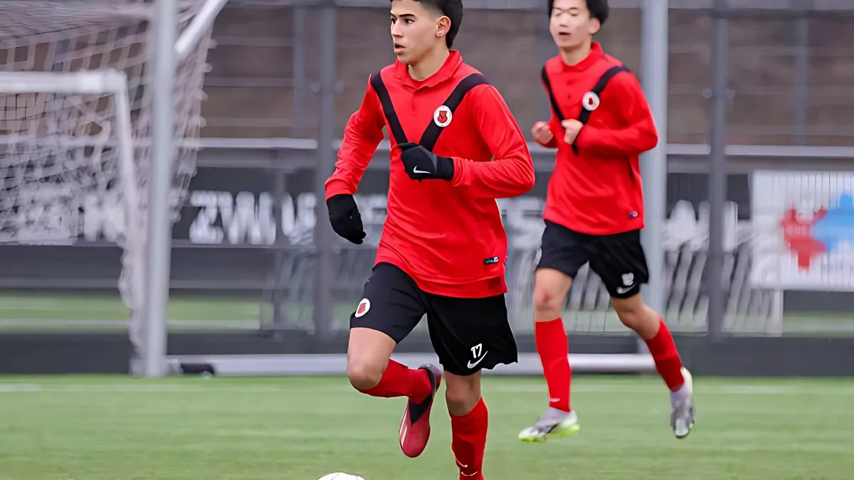 Moumane kiest voor Ajax: ‘Ik zal nooit denken: deze club heeft mij weggestuurd, dus ik kom hier ...