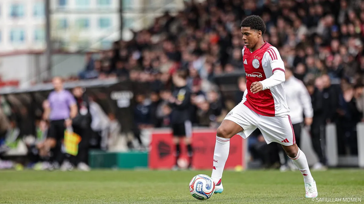 Deze dertien jeugdspelers vertrekken bij Ajax