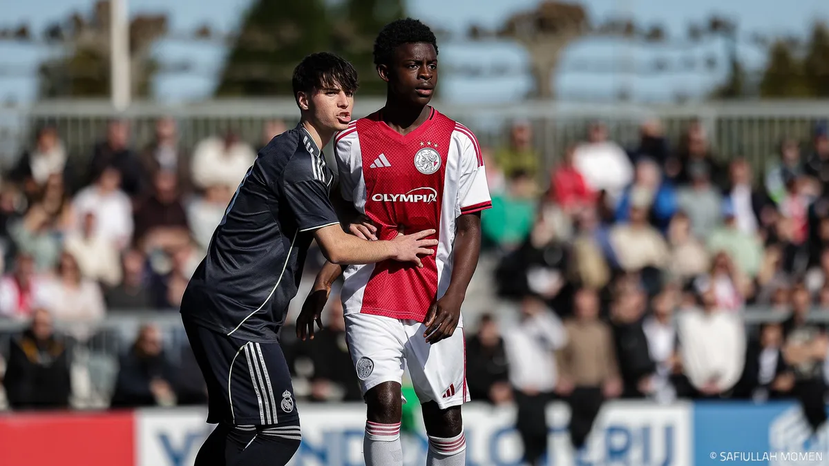Darko tekent eerste profcontract bij Ajax, Beuker reageert verheugd