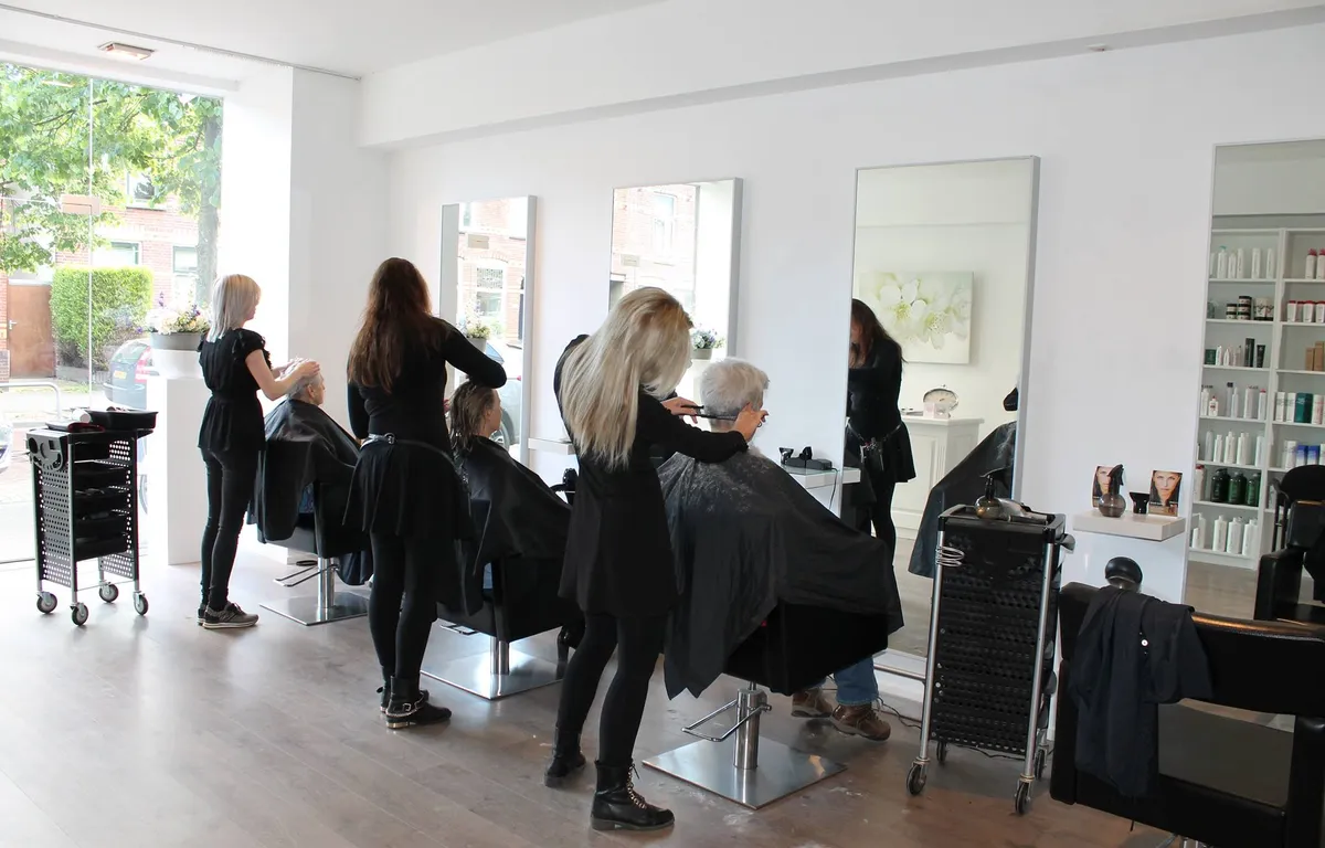 Kapsalon Les Cheveux gaat verder als Hair & Looks in Prinsenbeek