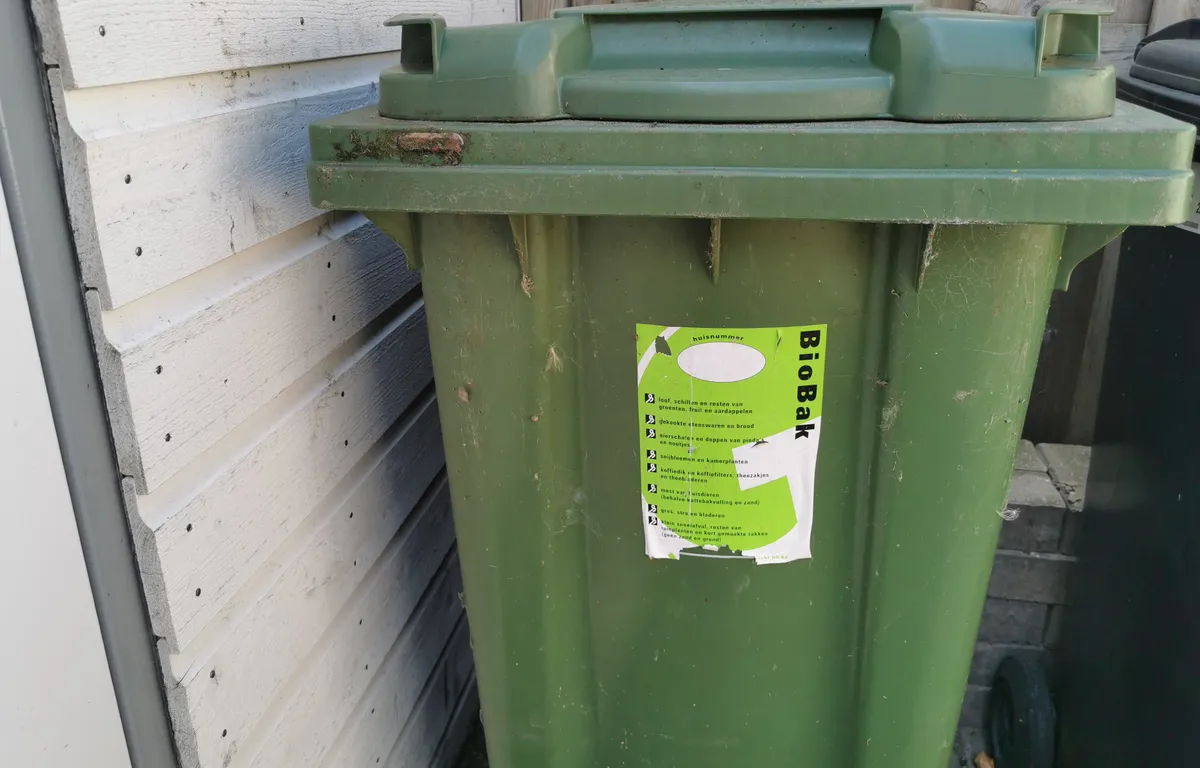 Hoe voorkom je maden in de groene GFT container?