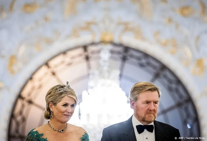 Koning Willem-Alexander en koningin Máxima naar kroning Charles