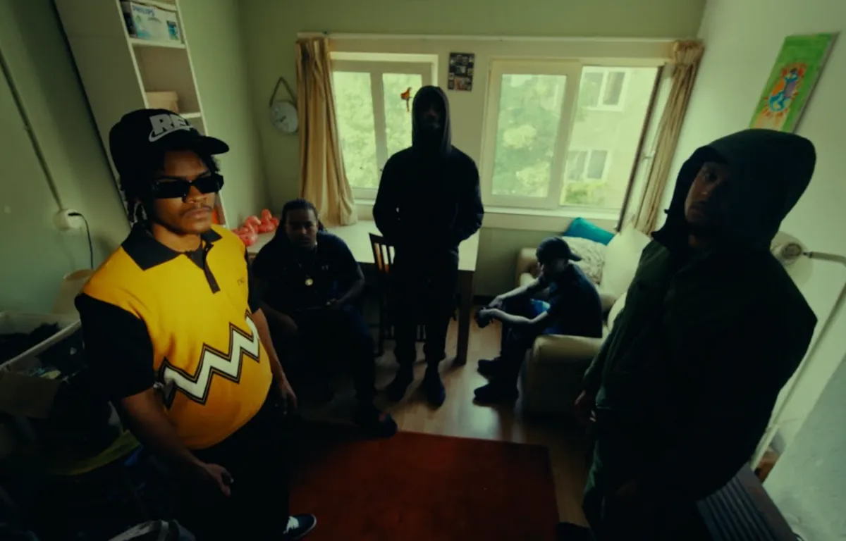 Lusho slaat de handen ineen met Brits talent Pozer in Cross Waters video