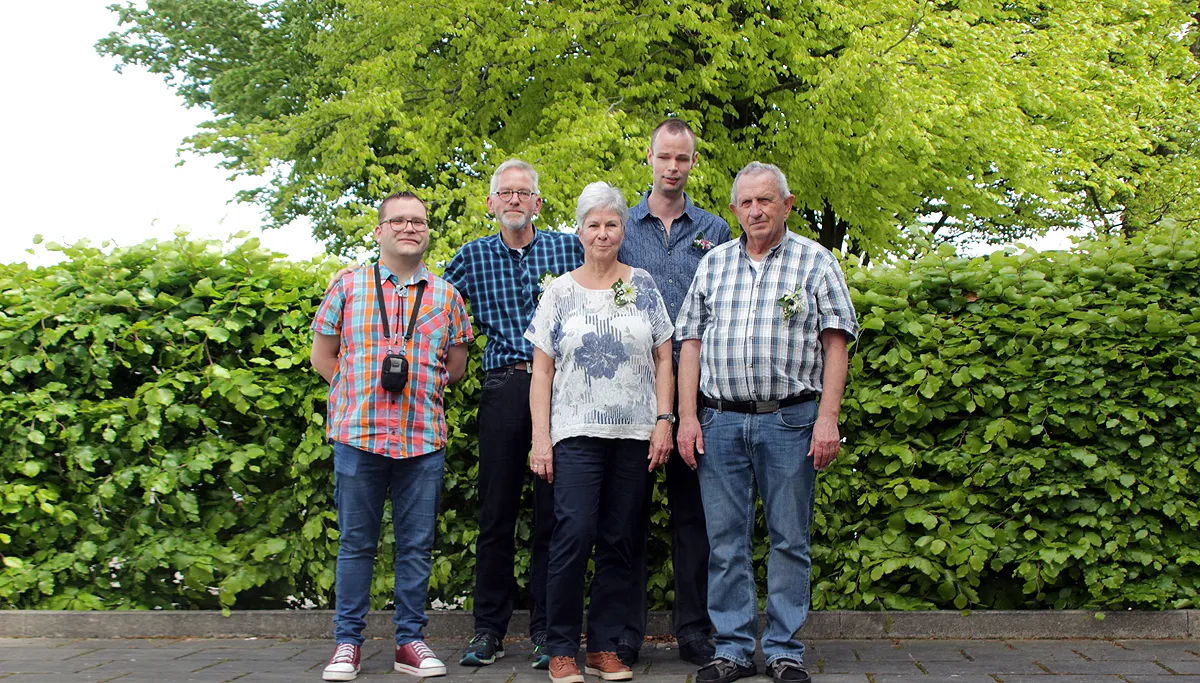 Bewoners en vrijwilligers al 10 jaar op pad met wandelclub De Haese
