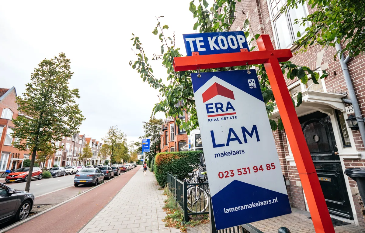 Paniek op de huizenmarkt: Prijzen schieten door het dak met een forse ...