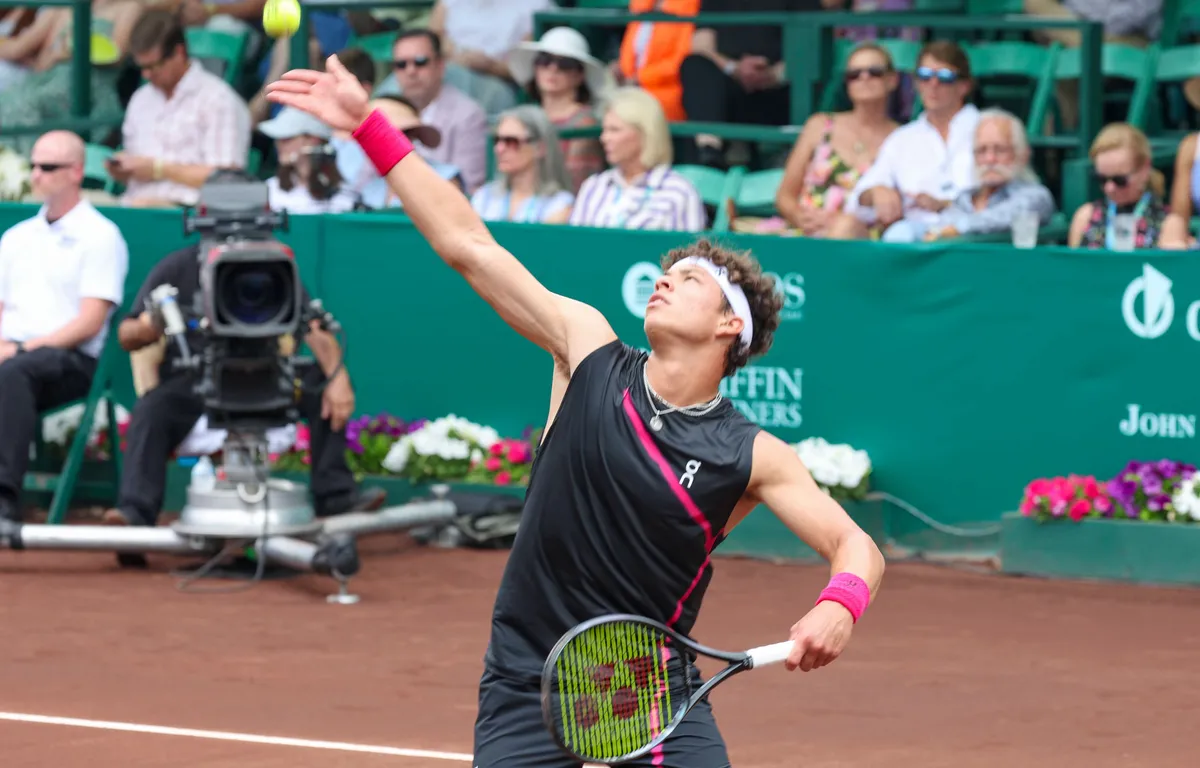 Giving back: Ben Shelton and father Bryan receive praise for selfless ...