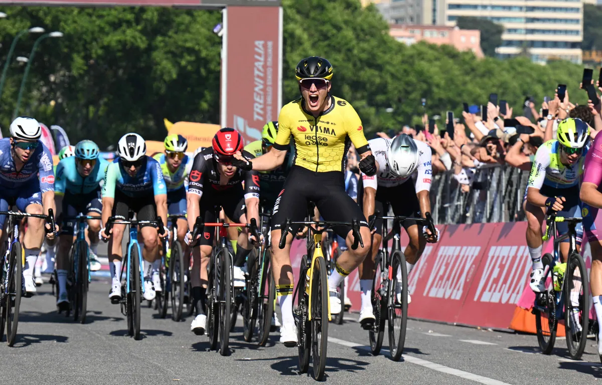Tom Dumoulin spreekt over mogelijke selectie van Olav Kooij voor Tour de France: "Ik denk dat ze ...