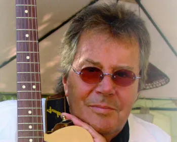 Zanger Tony Ronald overleden