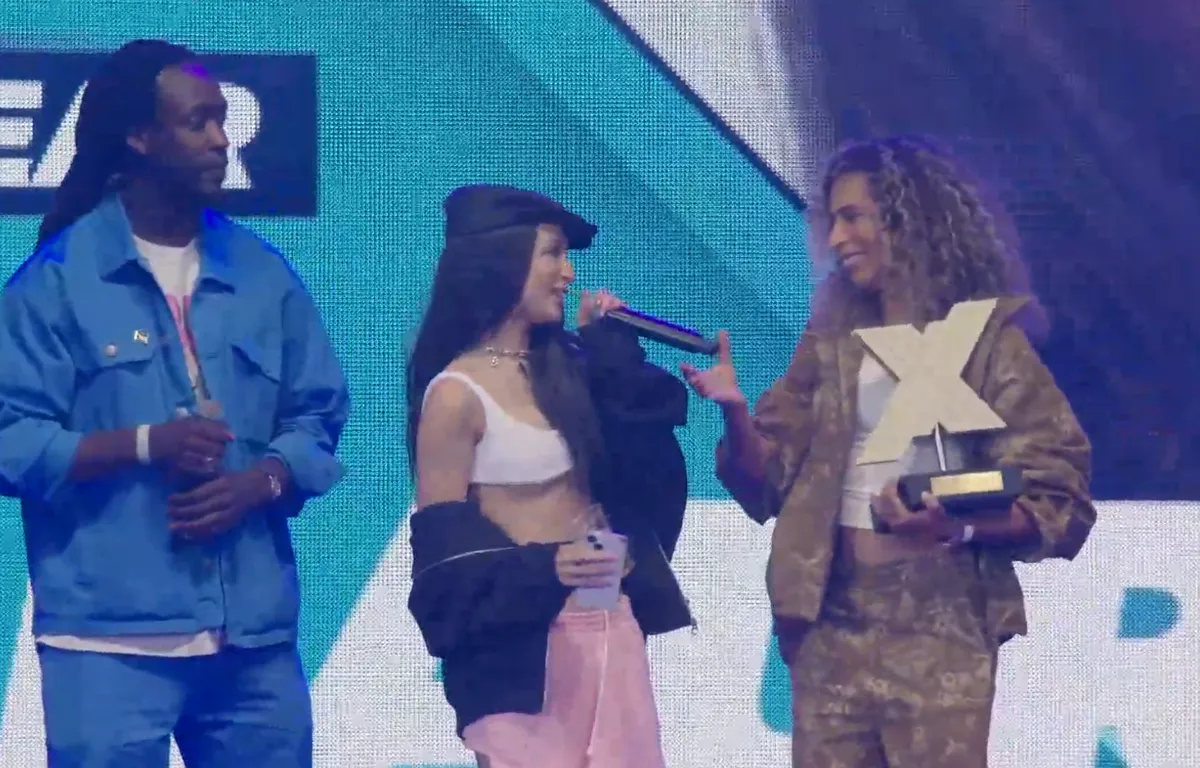 Adje wint eerste Legend Award bij FunX Music Awards, ook CHO, Jonna ...