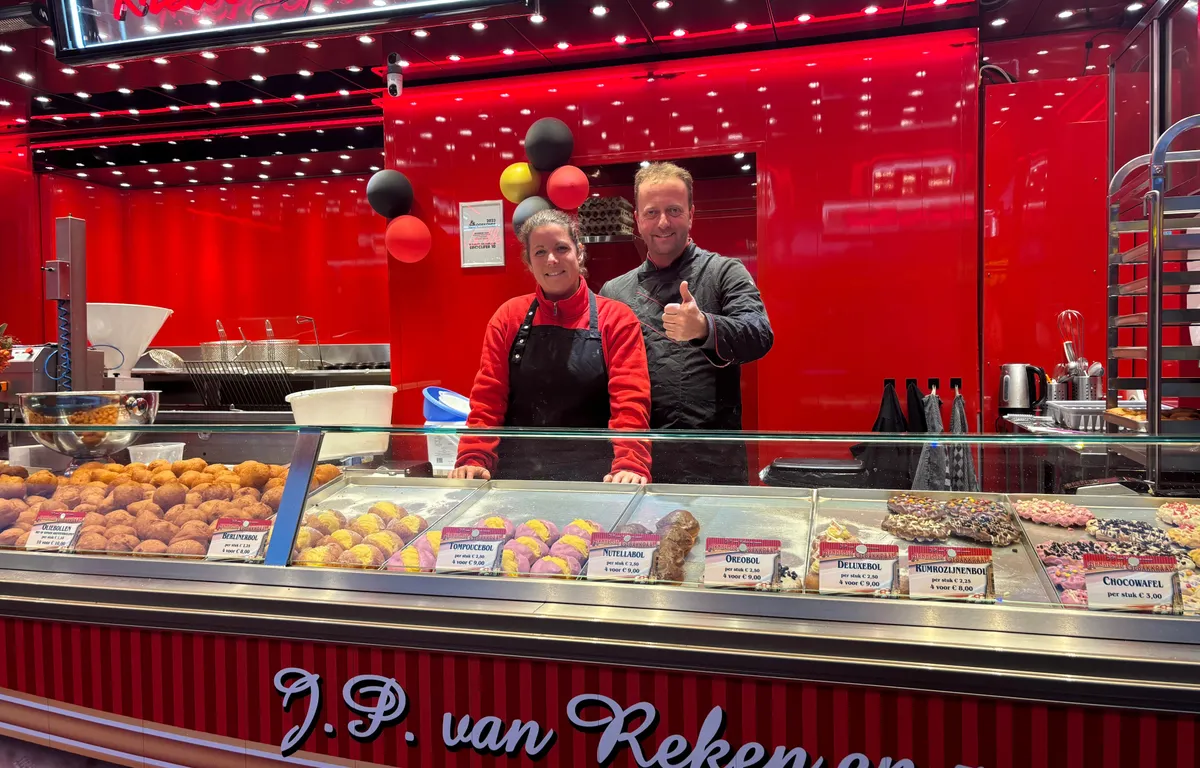 Oliebollenkraam Van Reken uit Elderveld bakt de beste oliebollen van ...