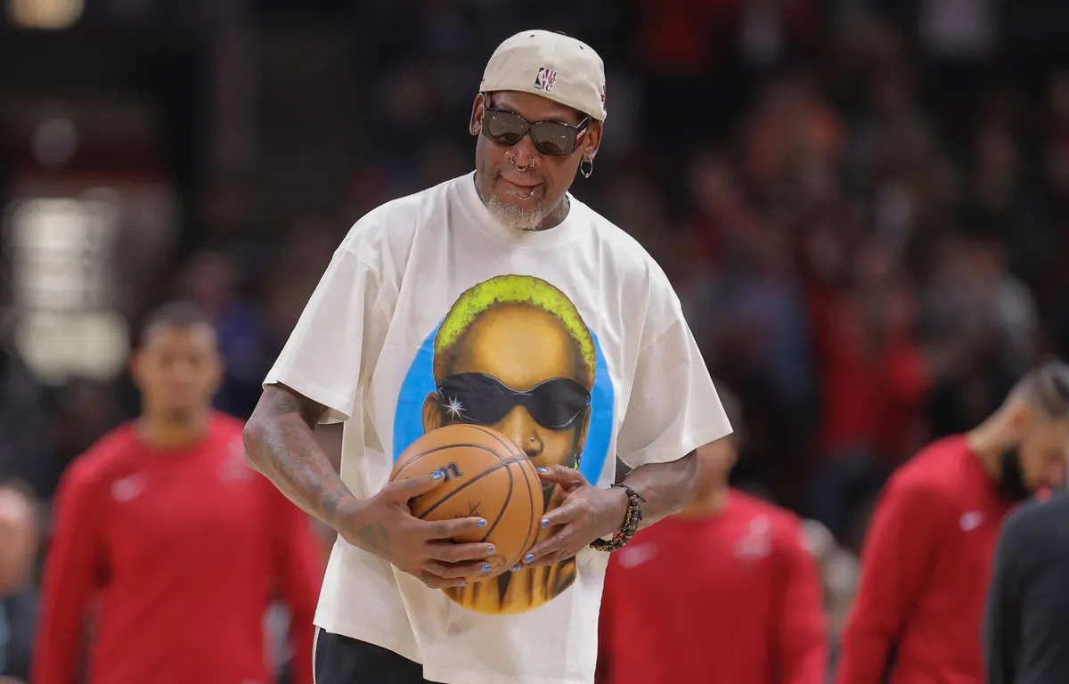Flashback to Dennis Rodman and his Iconic kick to a photographer: 27 ...