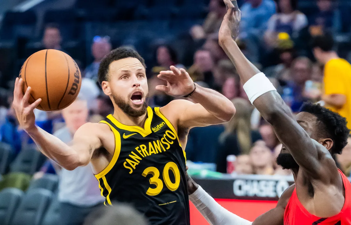 Stephen Curry obliterates the Toronto Raptors: Leads Golden State ...