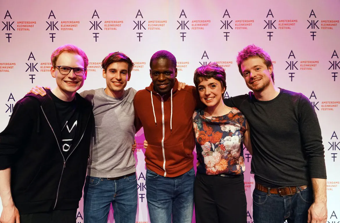 Winnaar Wim Sonneveldprijs met medefinalisten AKF in Kennemer Theater