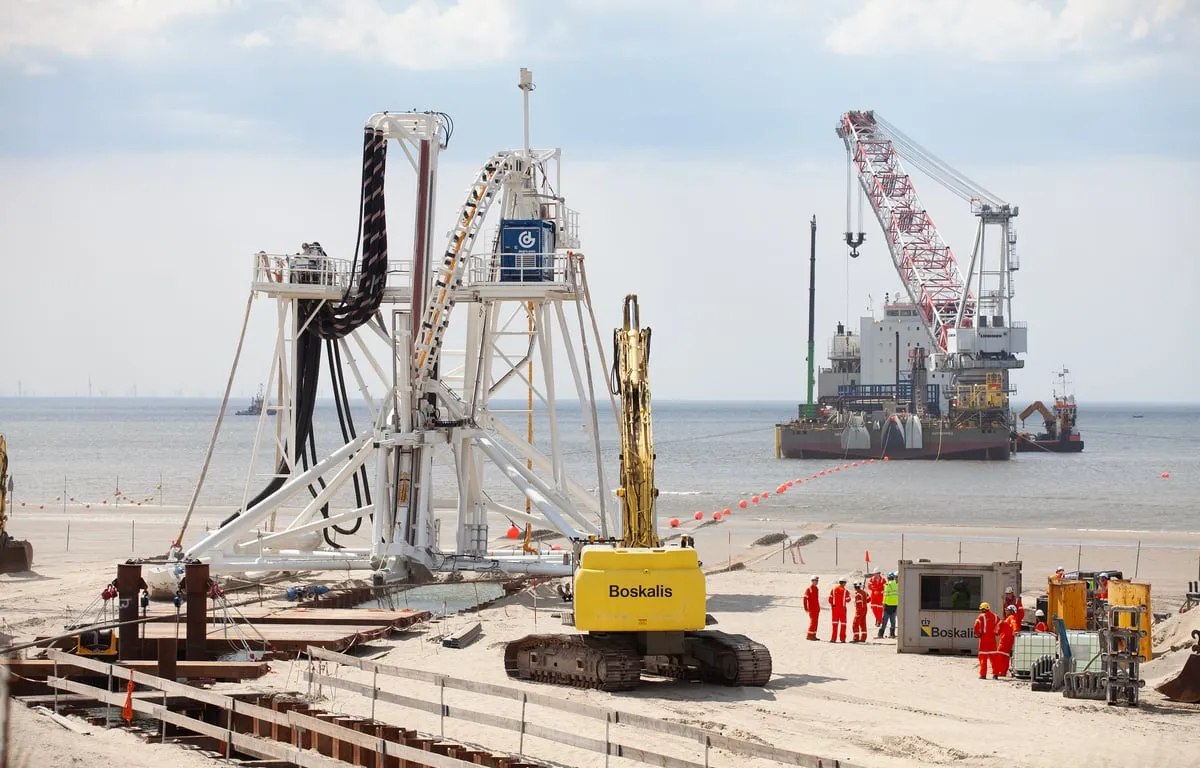 Zeekabels TenneT voor aansluiting windpark op strand Velsen-Noord ...