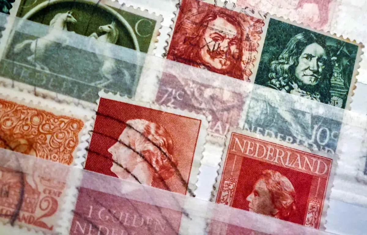 Eerste postzegel van Nederland: om wat te versturen óf om stinkend rijk ...