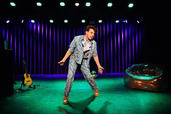 Nagbabalik ang cabaret talent na si Gavin Reijnders kasama ang ...