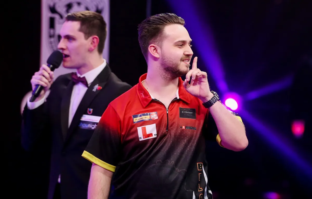 Brian Raman signs with darts manufacturer BULL’S Darts