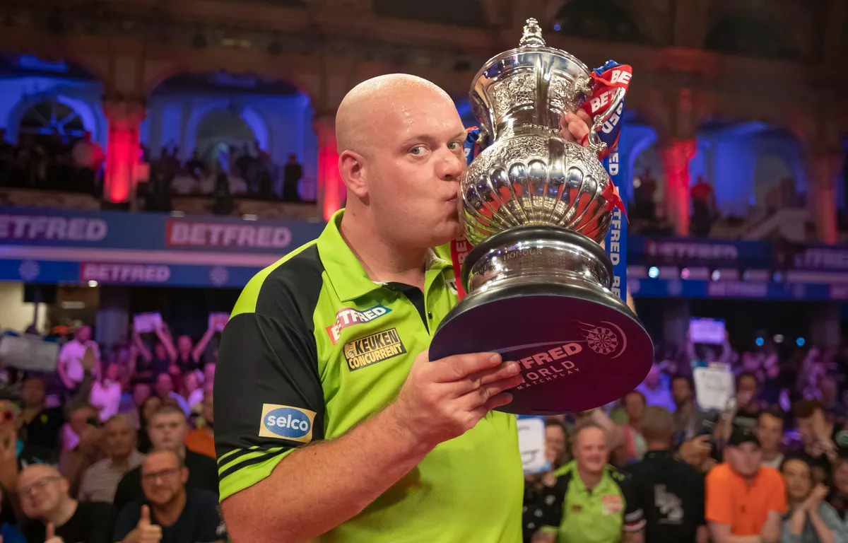 Darts commentator Chris Murphy believes Van Gerwen back to being best ...