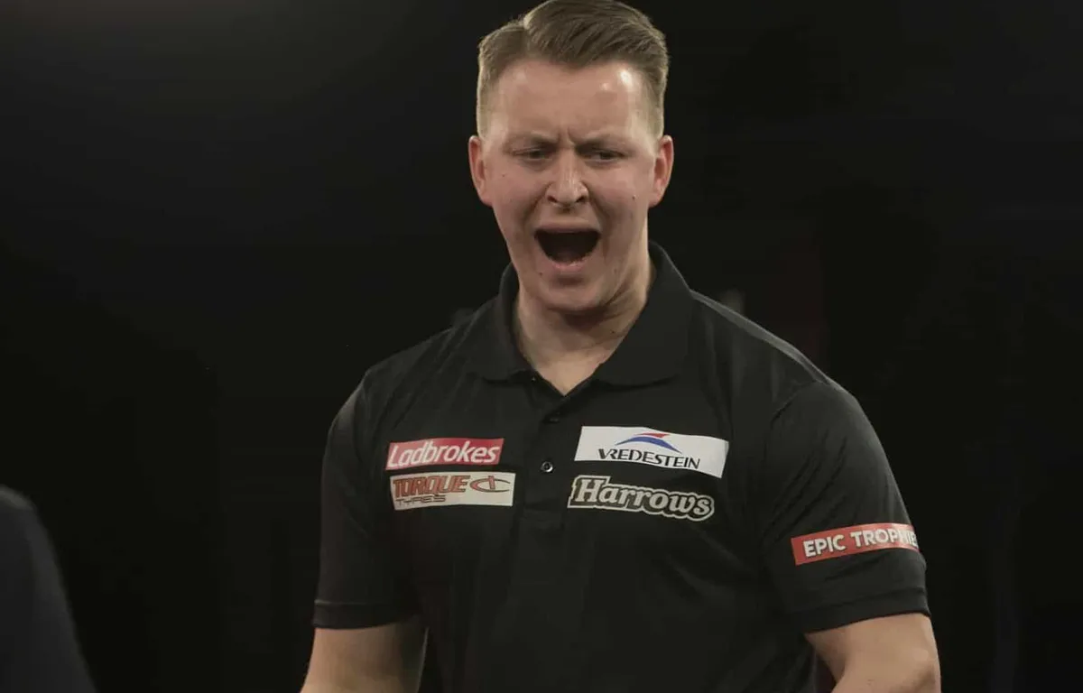 Josh Payne signs five year deal with Red Dragon Darts
