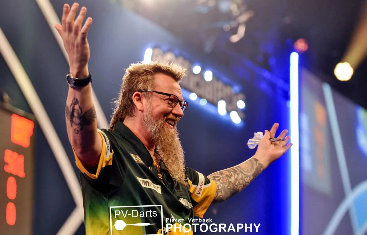 Whitlock comes from a set down to defeat King and reach Last 16 for ...