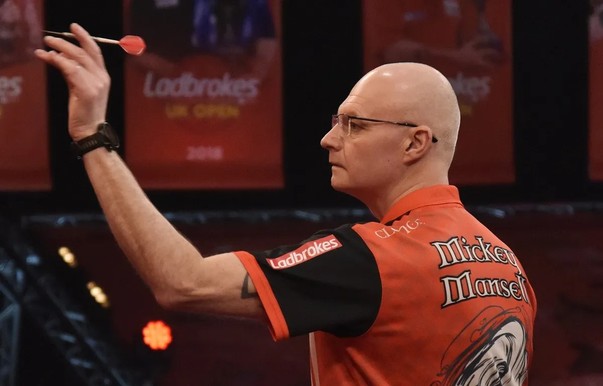 Mickey Mansell wirft 9-Darter am letzten Tag der Super Series gegen Hughes