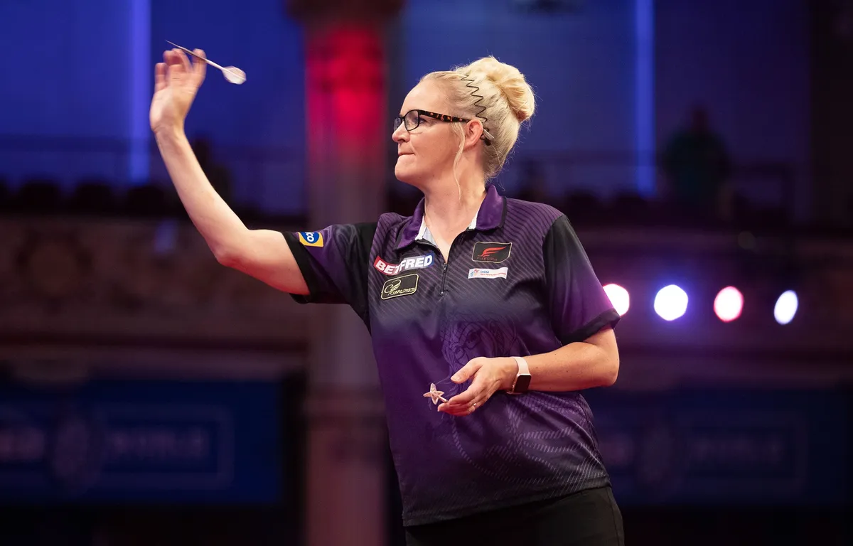 Turner hofft, dass mehr und mehr Frauen mit dem Dartsport beginnen: "Es ...