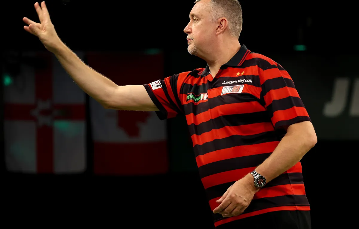 Johnson überlebt Matchdart und kämpft sich nach Verlängerung an Butler ...