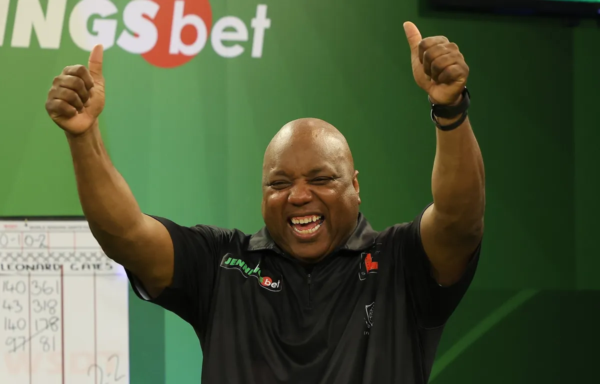 Gates gewinnt Qualifikationsturnier und trifft Darts-Legende Taylor ...