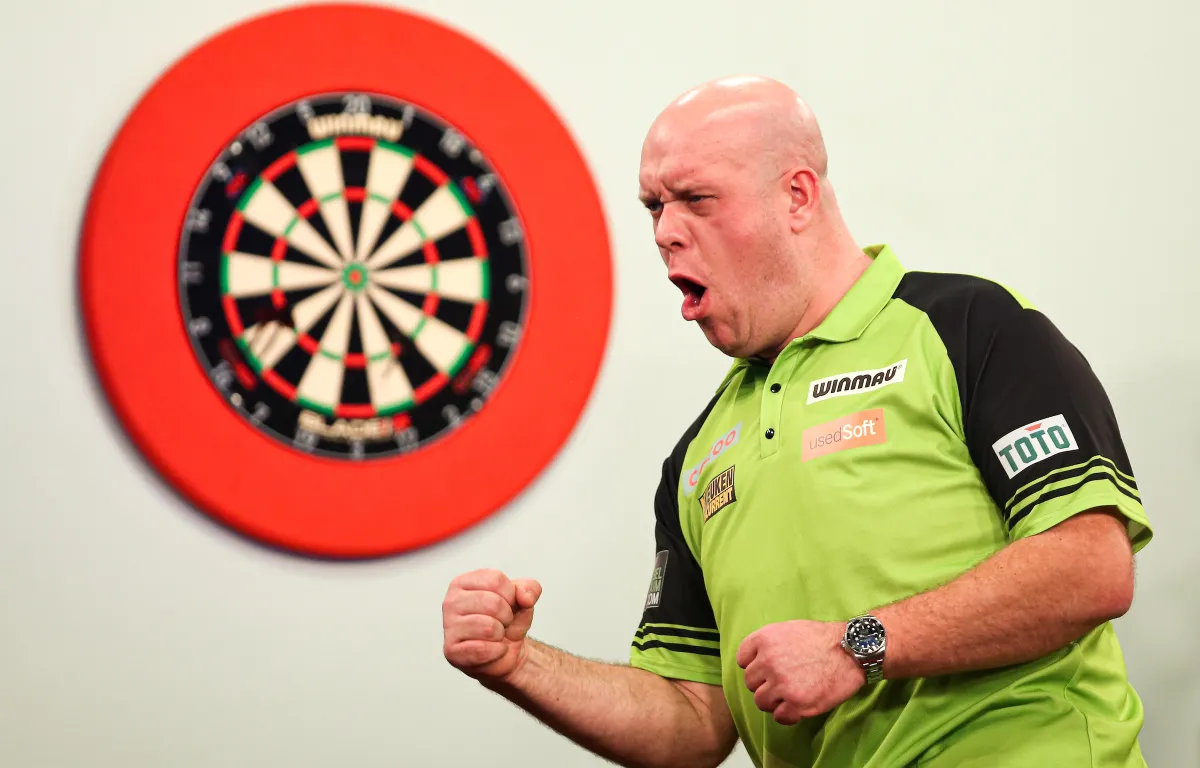 Van Gerwen setzt sich gegen Van den Bergh durch und trifft im Finale um ...