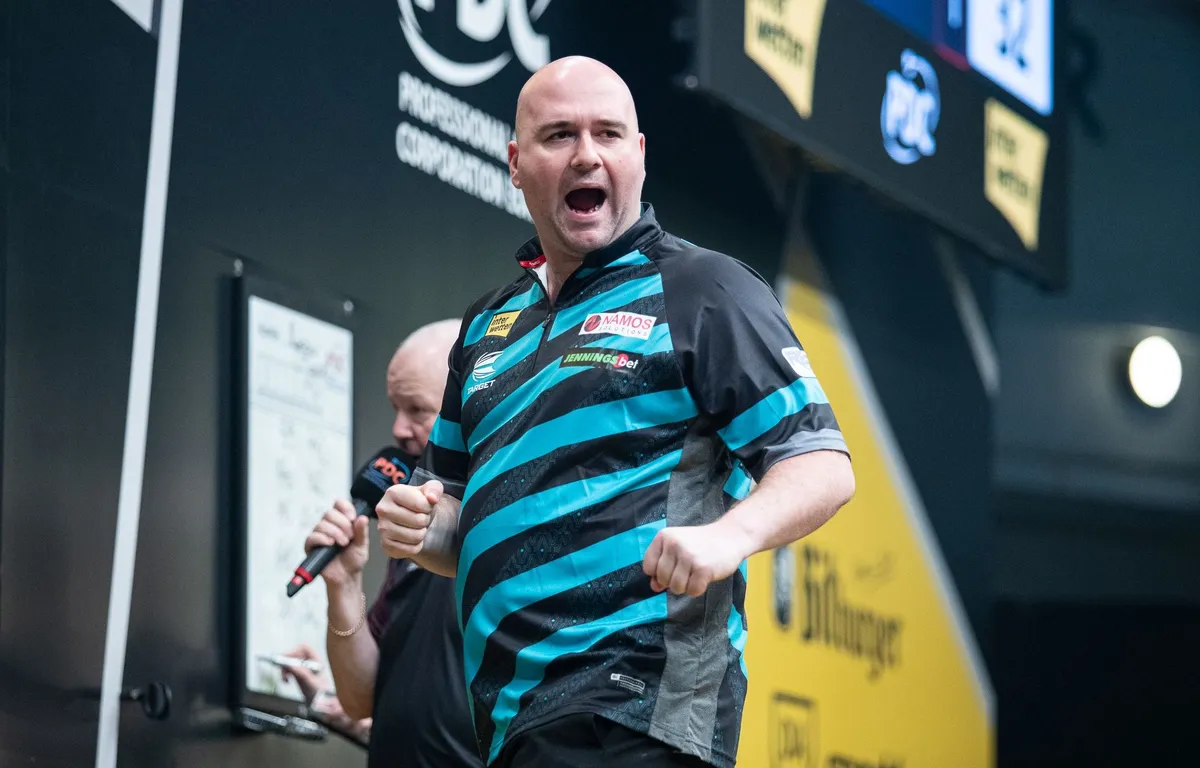 Cross erreicht mühelos das Achtelfinale des European Darts Grand Prix ...