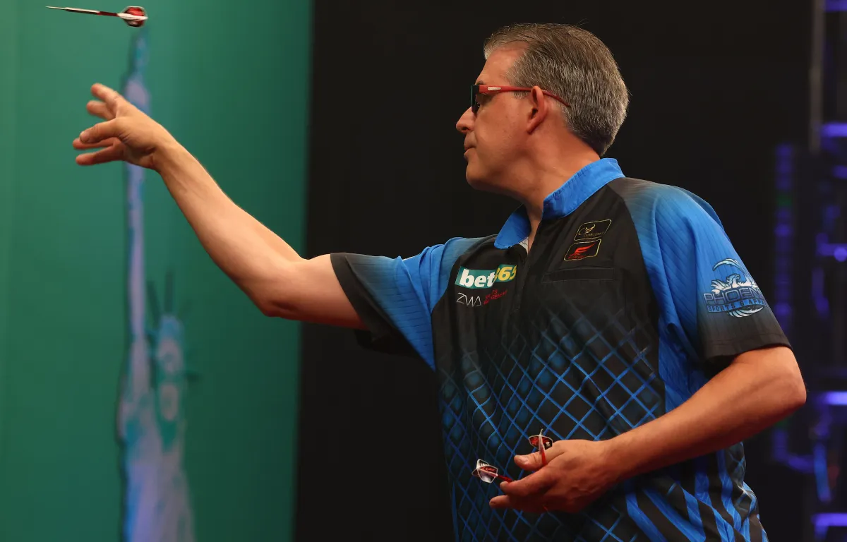 Jeff Smith genießt das stimmungsvolle Publikum bei den US Darts Masters ...