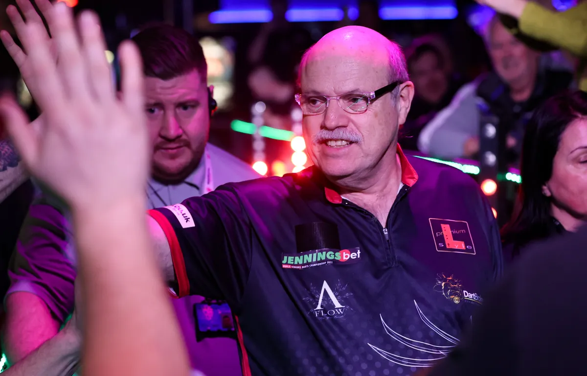 ZURÜCK IN DIE VERGANGENHEIT MIT: Larry Butler, dem Überraschungssieger ...