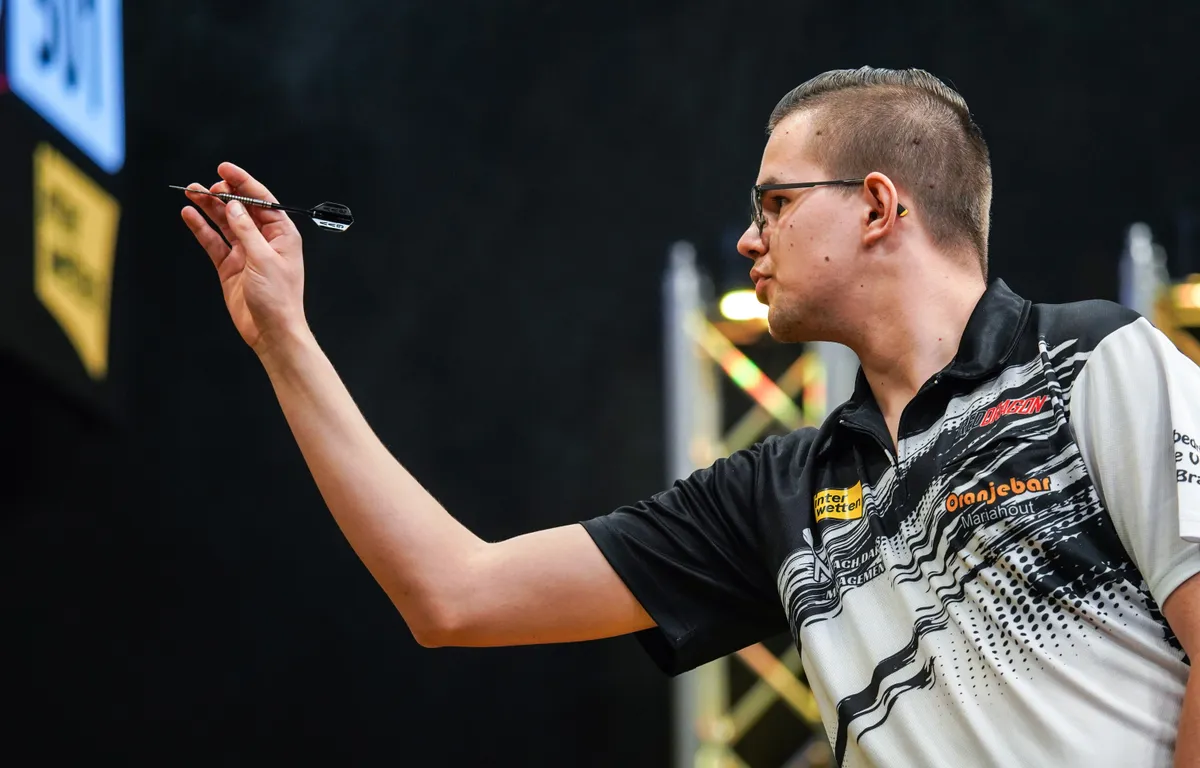 Das aufstrebende Talent Gian van Veen wurde zum Team TOTO Dart Kings ...