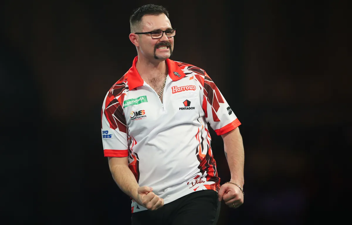 Damon Heta zieht nach einem spannenden Sieg über Berry van Peer in die ...