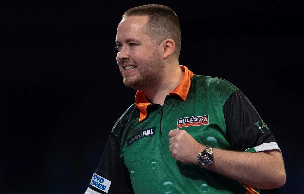 Steve Lennon meistert Bates mit einem atemberaubenden Comeback nach 0-2 ...