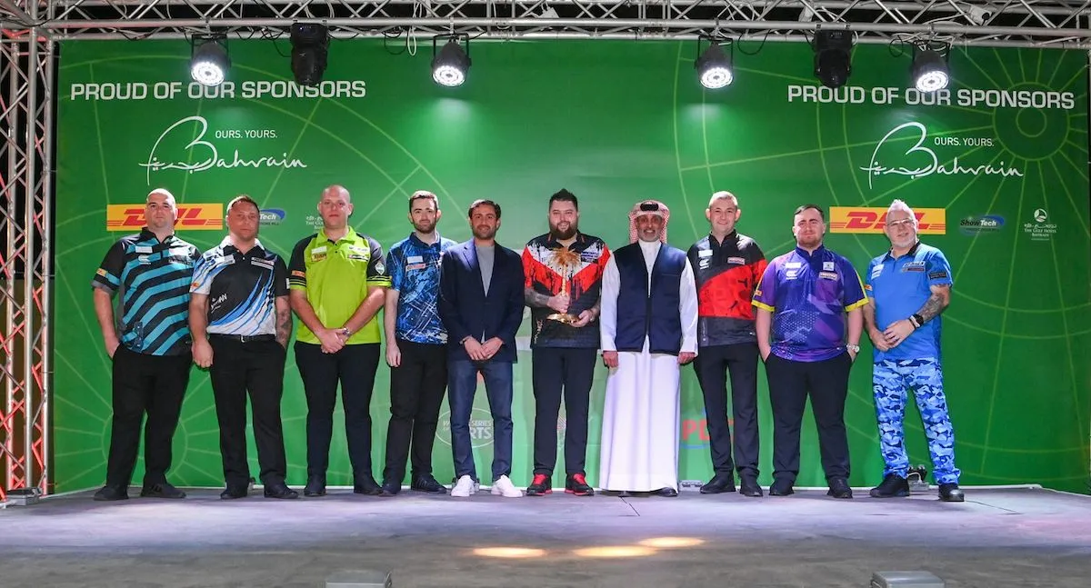 VIDEO: PDC hält die Präsentation der Spieler bei den Bahrain Darts Masters mit der Kamera fest