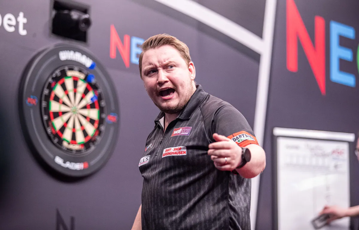 Martin Schindler trifft im Halbfinale des German Darts Grand Prix 2024 ...