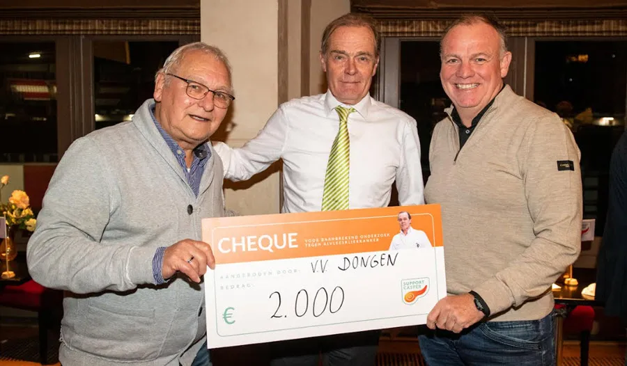VV Dongen overhandigt cheque aan ‘Support Casper’.