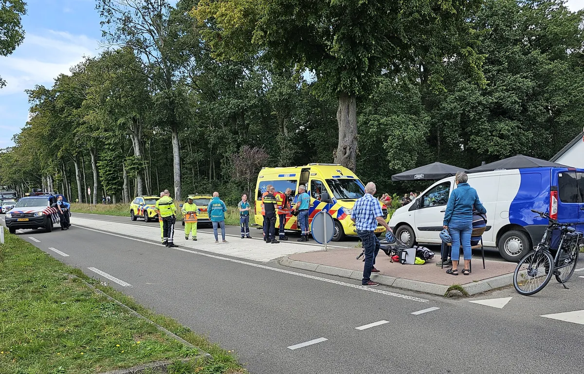 Ernstig ongeval tussen bestelbus en fietser in Ede