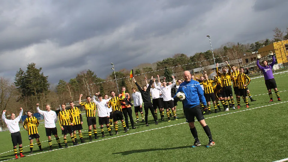 Storm, regen en hagel, maar senioren DVS'33 Ermelo tóch 'de wei in ...