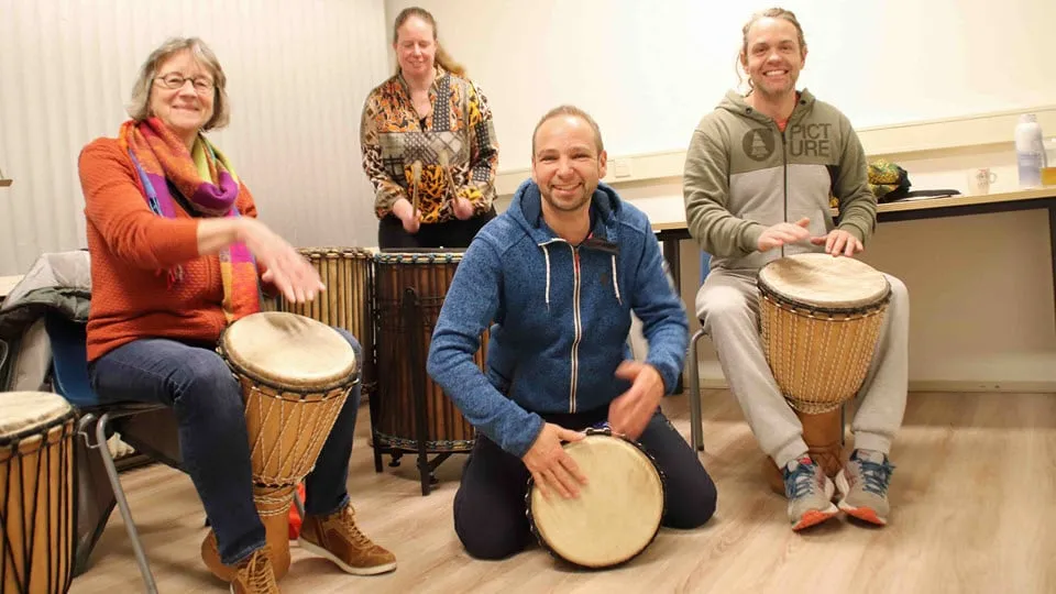 Leer de lekkerste ritmes met de djembé lessen van Arjon van den Tillaart