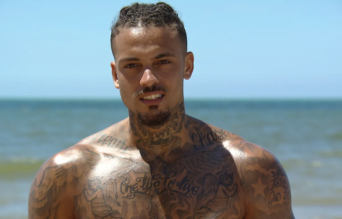 EOTB Quentin neemt liefdes tatoeage als bewijs voor Naomi
