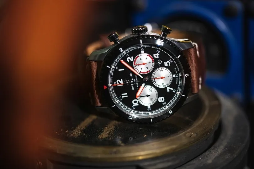 Breitling eert de luchtvaart met horloge Aviator 8 Mosquito