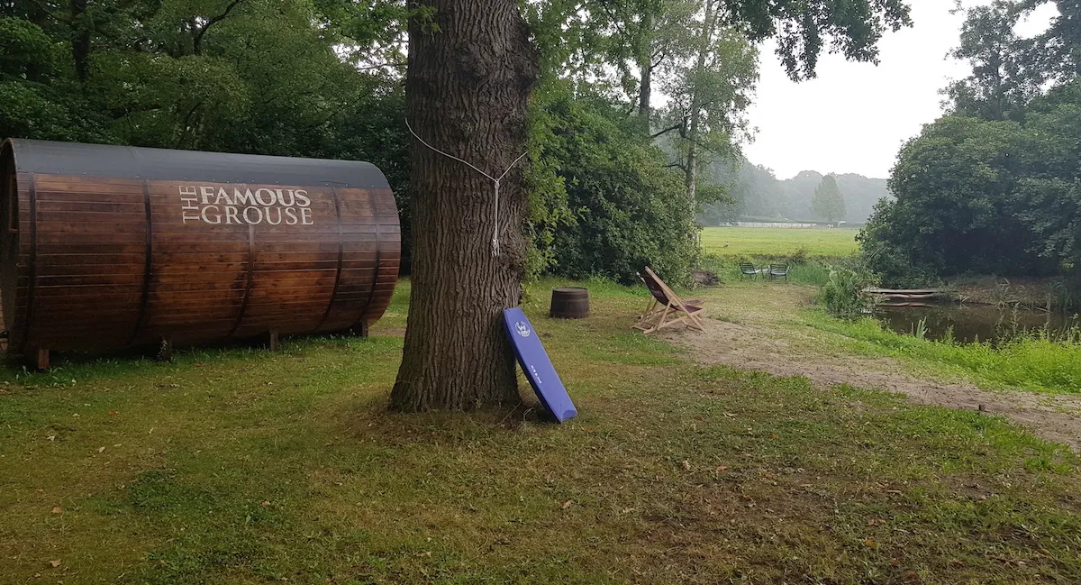 Bij The Famous Grouse House kun je overnachten in een whiskyvat