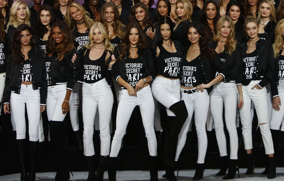 Dit zijn alle 51 modellen die te zien zijn in de Victoria's Secret ...