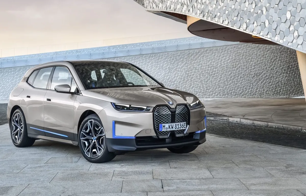 De BMW iX is een nieuwe dikke elektrische SUV met 482 km bereik