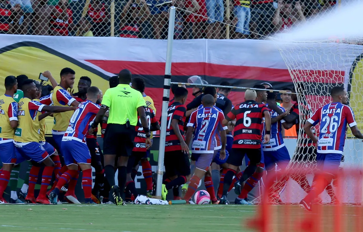 FIFA gets real: wedstrijd gestaakt na negen rode kaarten