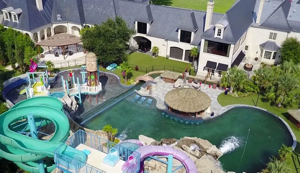 Voor 28 miljoen koop je je villa met wildwaterpark